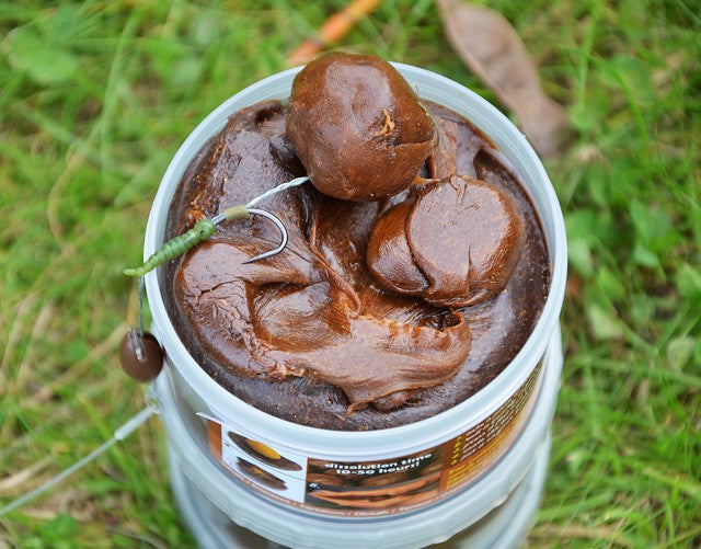 Strawberry paste for carp fishing. Liquid powder paste ready for ...